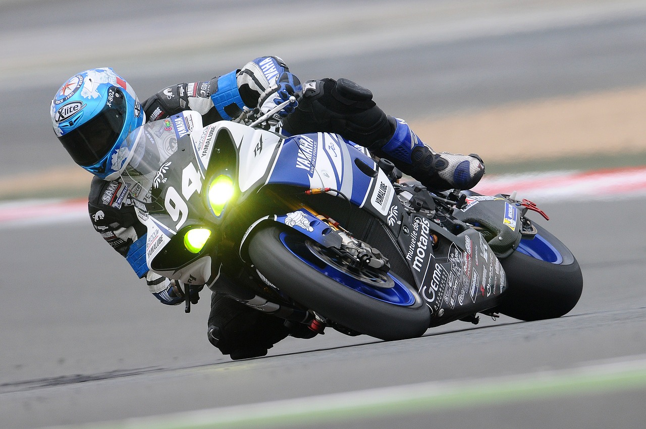 Conseils moto piste : Débuter, progresser sur circuit, bien rouler sur ...